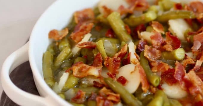 Southern Sweet and Sour Green Beans | gritsandpinecones.com
