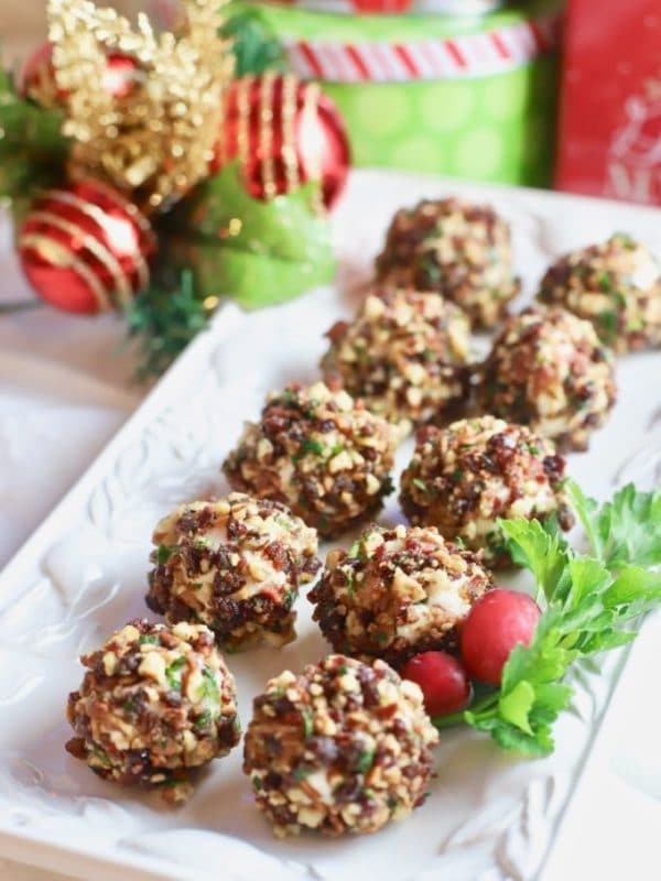 Cranberry Pecan Mini Goat Cheese Balls | gritsandpinecones.com