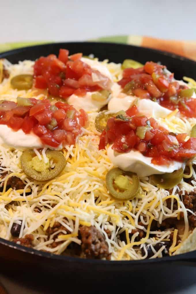 Cast-Iron Skillet Macho Nacho | gritsandpinecones.com