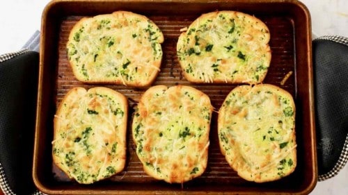 Easy Cheesy Texas Toast Garlic Bread - Grits and Pinecones