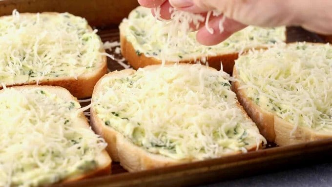 Easy Cheesy Texas Toast Garlic Bread - Grits and Pinecones