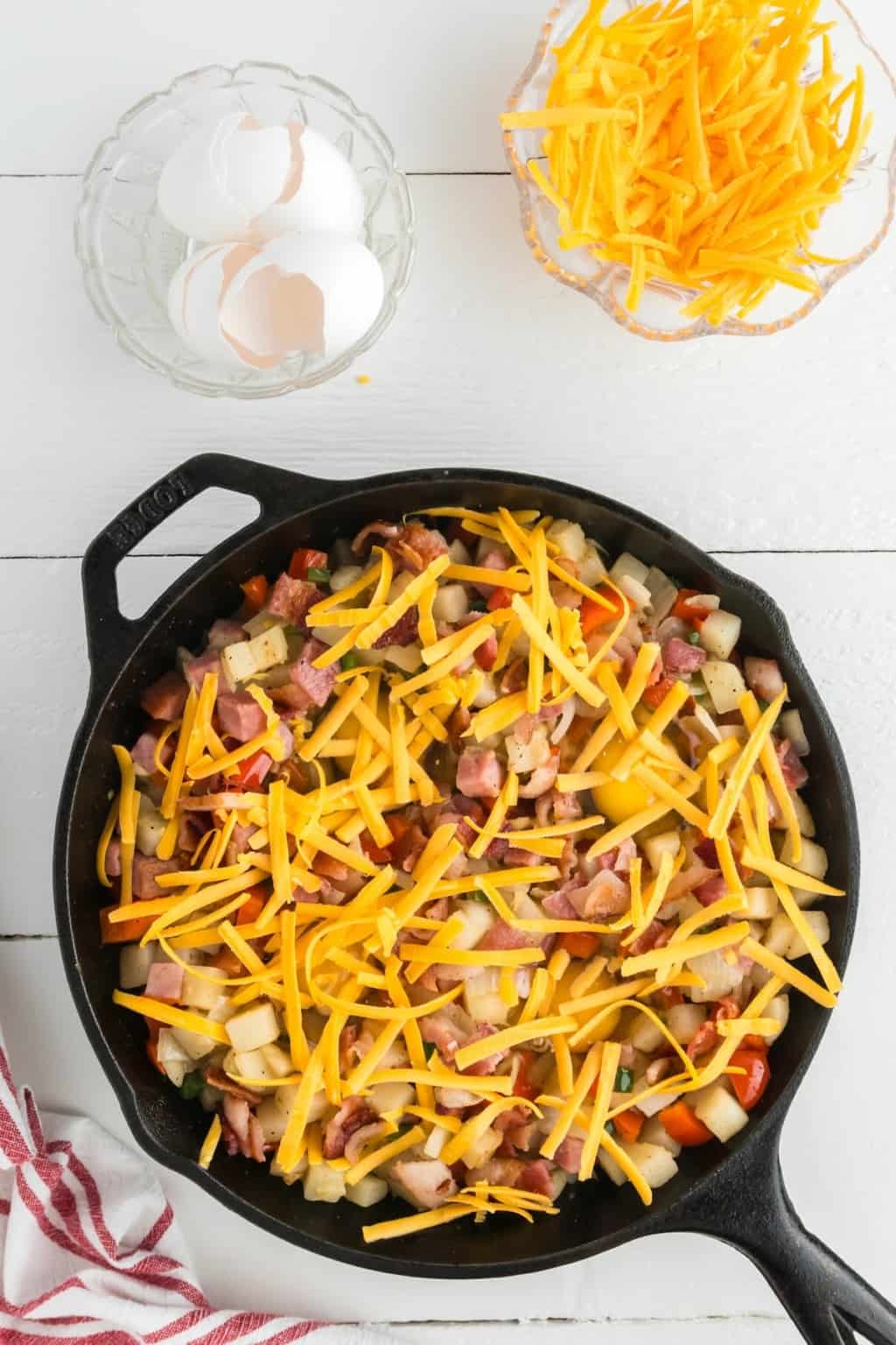 Easy Cast-Iron Breakfast Skillet Recipe with Bacon - Grits and Pinecones