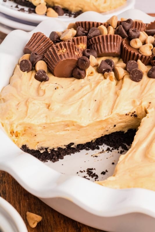 Easy Reese's Peanut Butter Cup Pie Recipe (No-Bake) - Grits and Pinecones