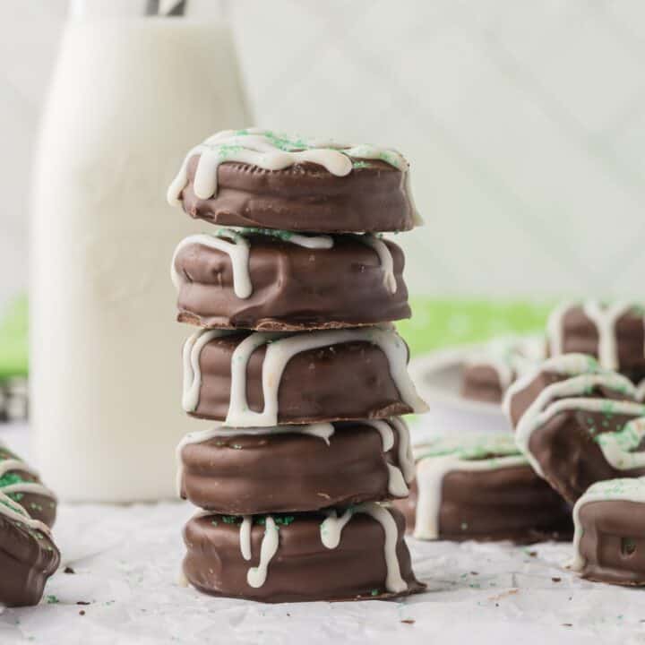 Easy Chocolate Covered Oreos Recipe (How to Make) - Grits and Pinecones